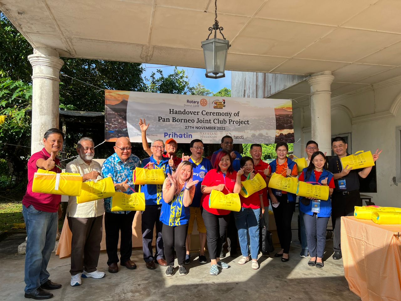 Handover ceremony of the Rotary District 3310 Pan Borneo Joint-Club ...